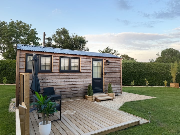 Willow · Cosy Cotswold Cabin - Cirencester