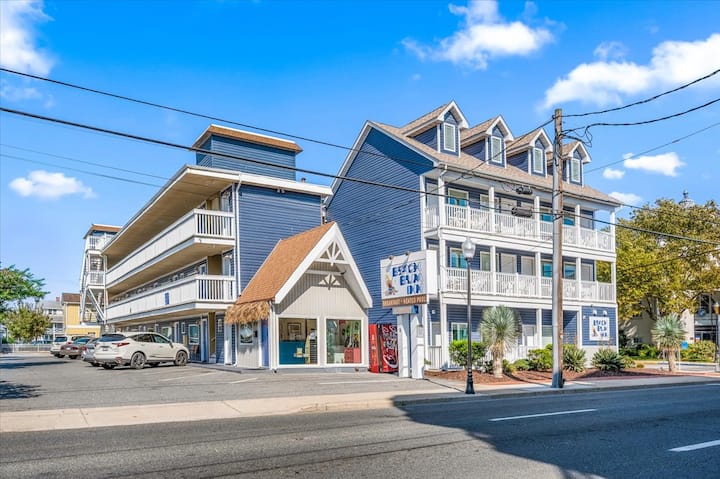 Family Size Room By The Boardwalk - Ocean City, MD