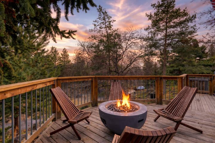 Awbrey Perch | Sauna, Hot Tub/cold Plunge, Views - Bend, OR