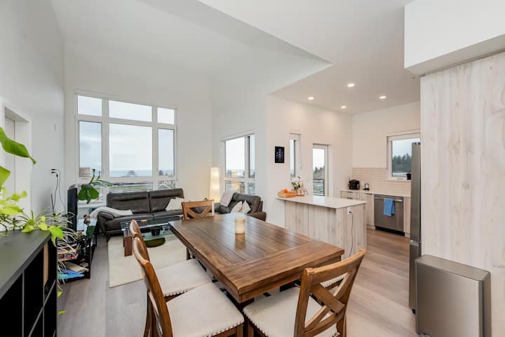 Brand New! Eliza Ocean Views - Langford