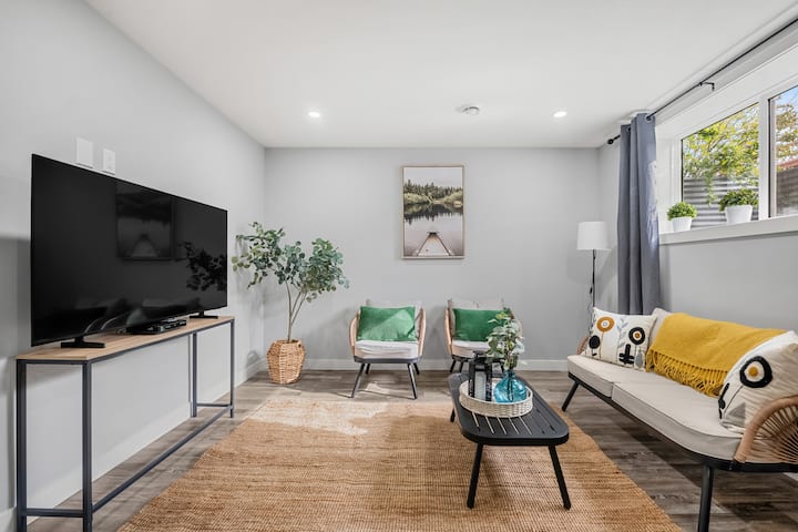 Serene One Bedroom Basement Suite - Canada