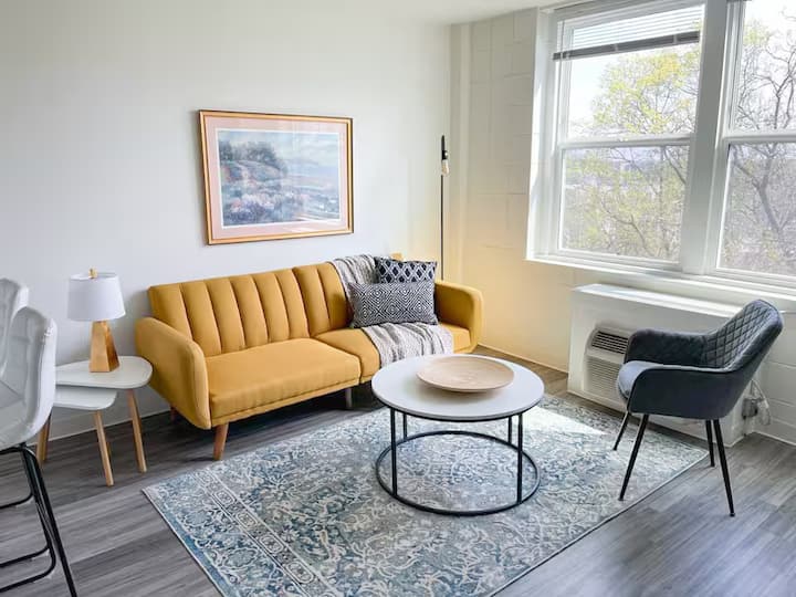 Cozy & Contemporary | Dublin, Ohio - 哥倫布