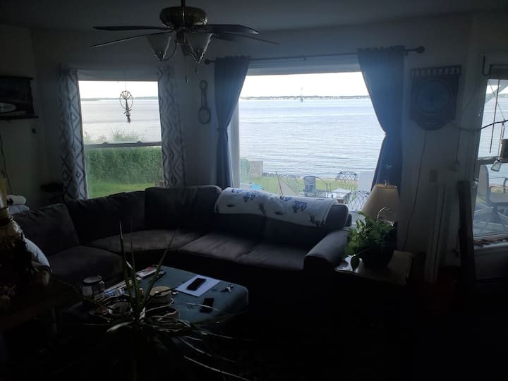 World Cup Bay-front Retreat, Train/ Airport Access - Rhode Island