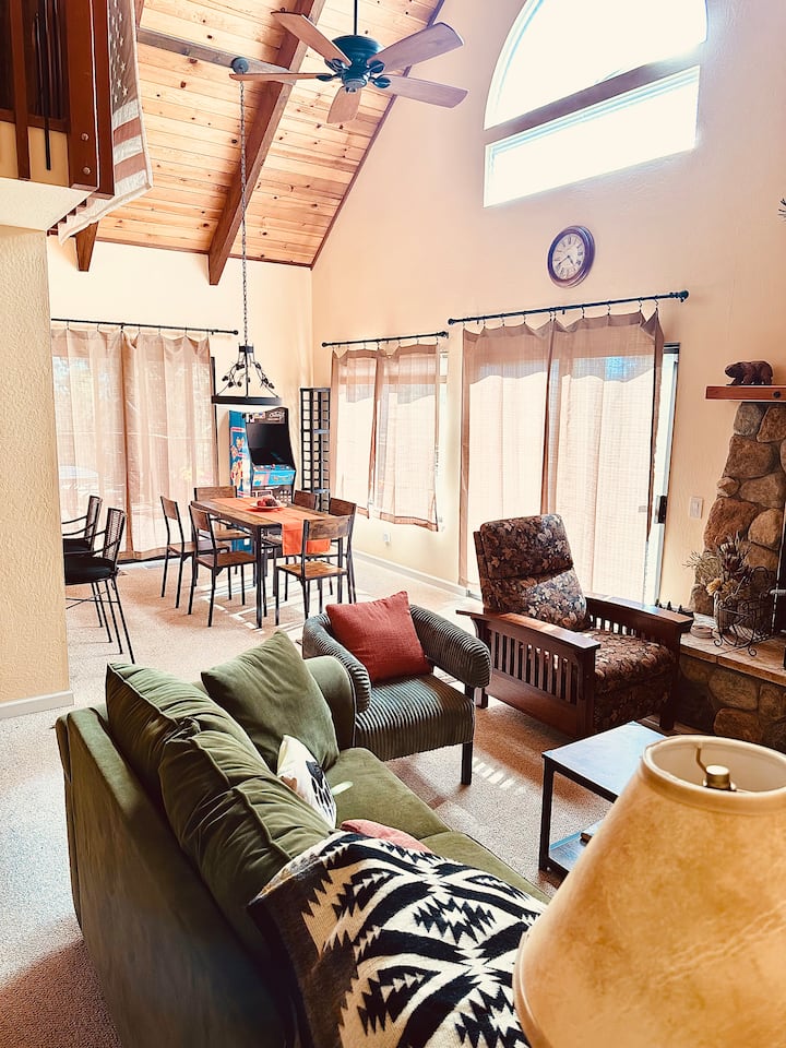 Bear Hollow | Game Loft, A/c, Ev & Forest Views - Arnold, CA