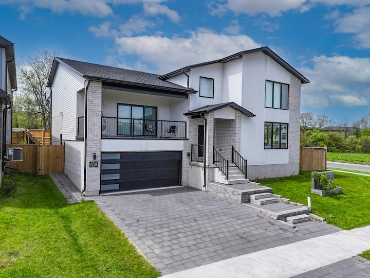 New 4 Bedroom Charming House - London, ON, Canada