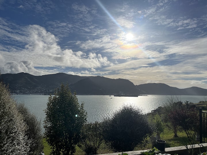 Tranquil Coastal Escape In Diamond Harbour - Lyttelton