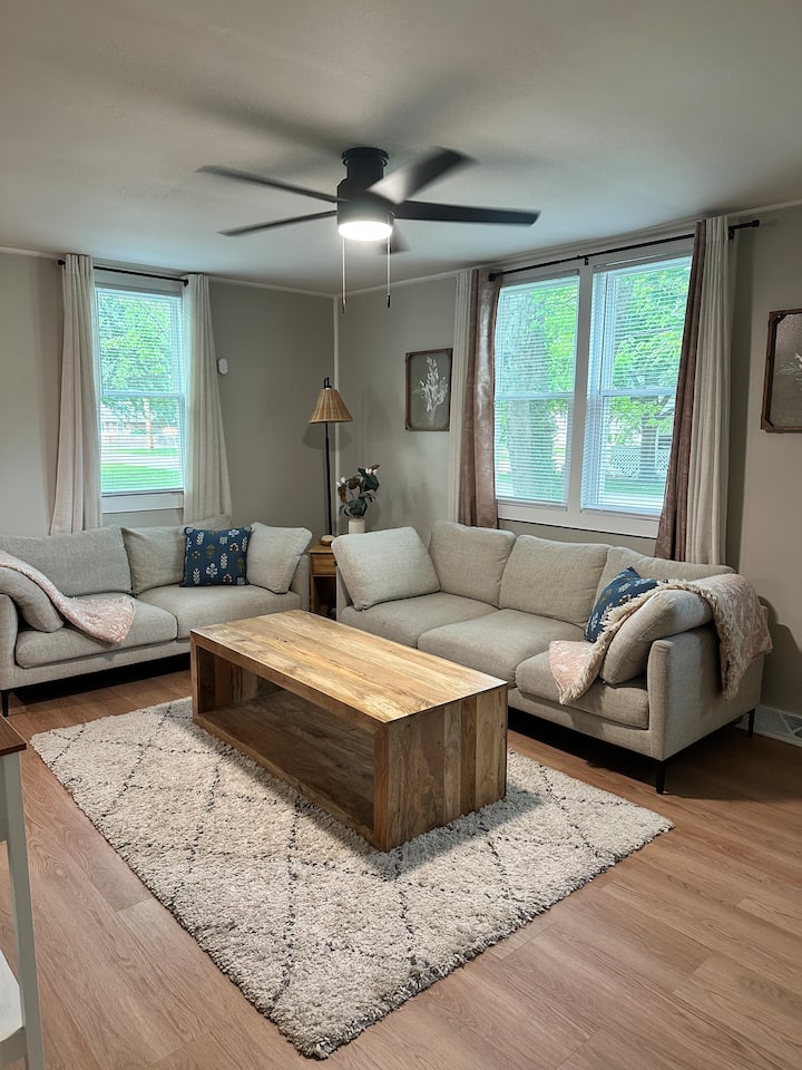 Cozy Cottage | Pet-friendly With Fenced Yard - Evansville, IN