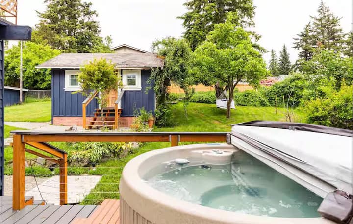 Cozy Cottage Downtown Near Beaches And Marinas - Des Moines, WA