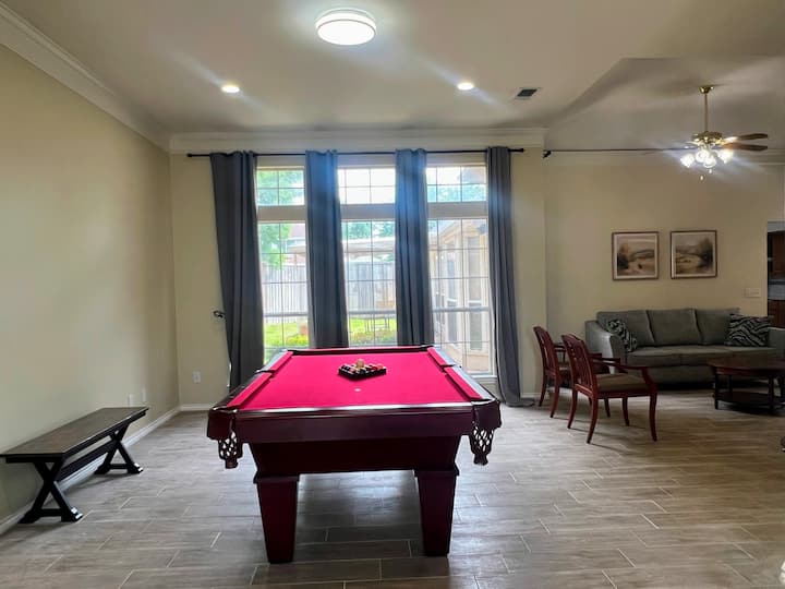 Allen Family Hub: Sleeps 16, Shopping & Parks - Allen, TX