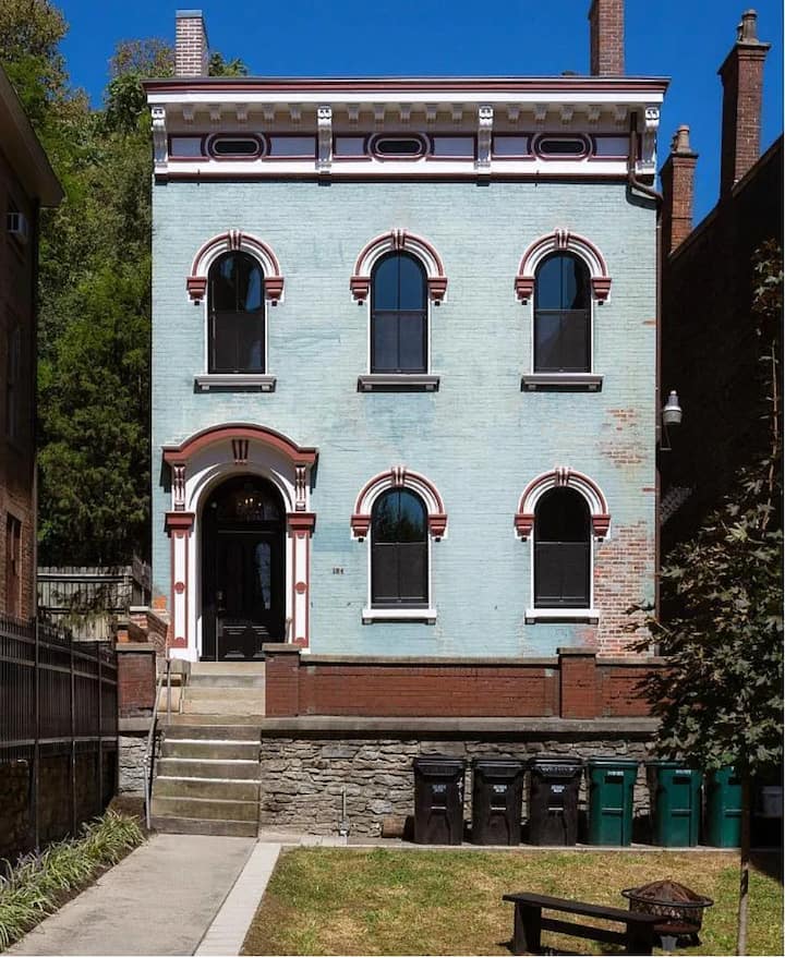 Historic 1br Hideaway | Brick, Character & Charm - Cincinnati, OH