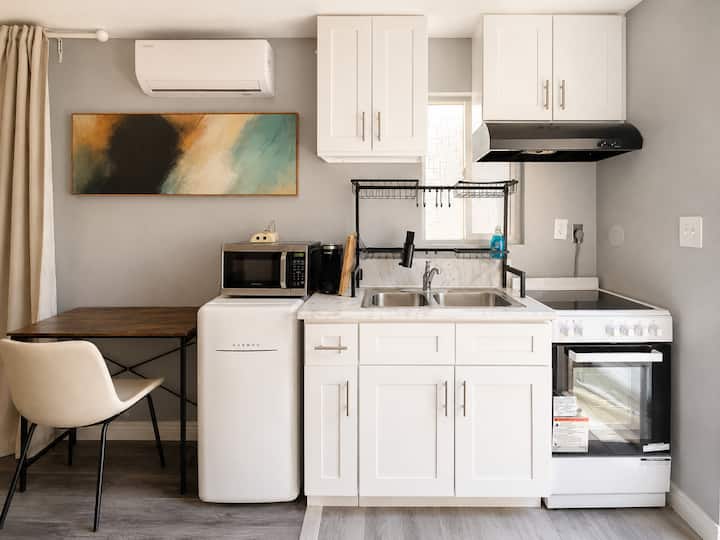 Private Studio W/ Kitchenette - Rowland Heights, CA