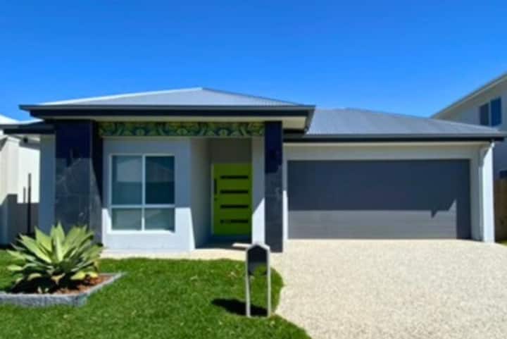Aegean House (Seq) - 5 Bed 2 Bath - Margate, Australia