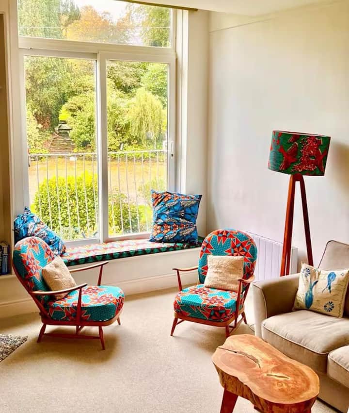 Hidden Country Escape - Kingsbridge