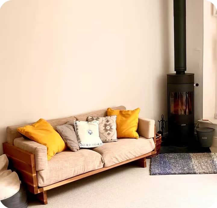 Hidden Country Escape - Kingsbridge
