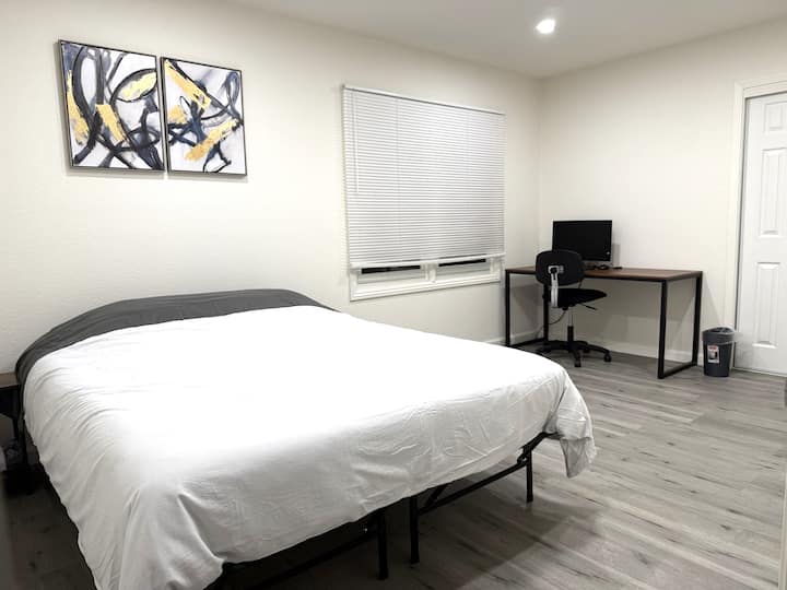 Large 4 Bed 1 Bath Property With Ac In Every Room - Union City, CA