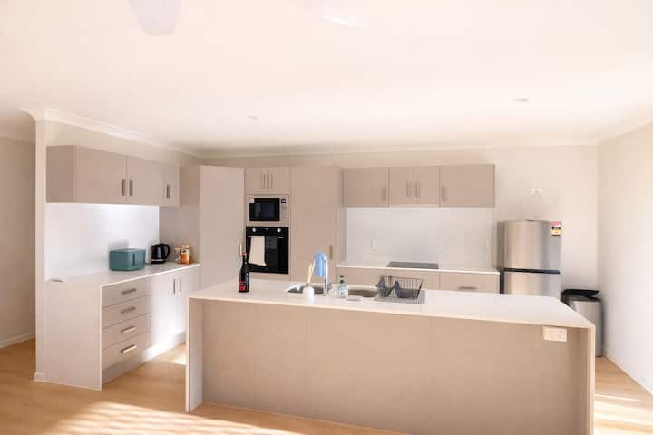Sensational 4 Bedroom House - MacLeay Island