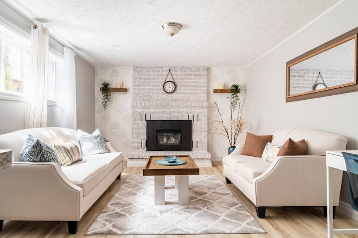 Spacious Bright Designer Home In Niagara Region - St. Catharines