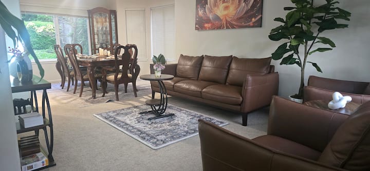 Clean, Quit Full Of Nature Warm Home. - Marysville, WA