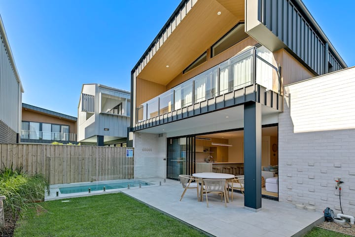Twin Waters Luxe Escape - Sunshine Coast Queensland, Australia