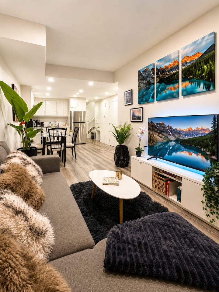 Modern Private2br Suitenear Downtownfree Parking - Calgary