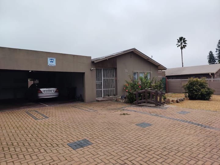 Neat & Quiet House In Labiance, Bellville. Cpt - Western Cape