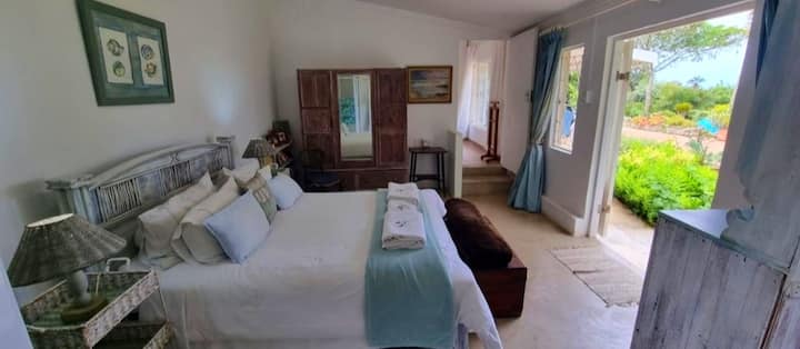 Sea Shells Cottage Luxury Oceanview Retreat & Pool - Port Shepstone