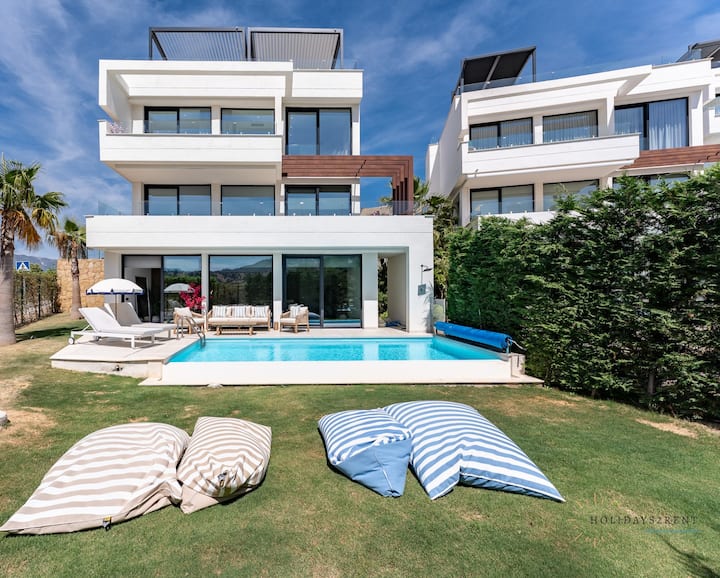 Villa Exclusiva Y Piscina Privada En La Cala Golf. - Coín