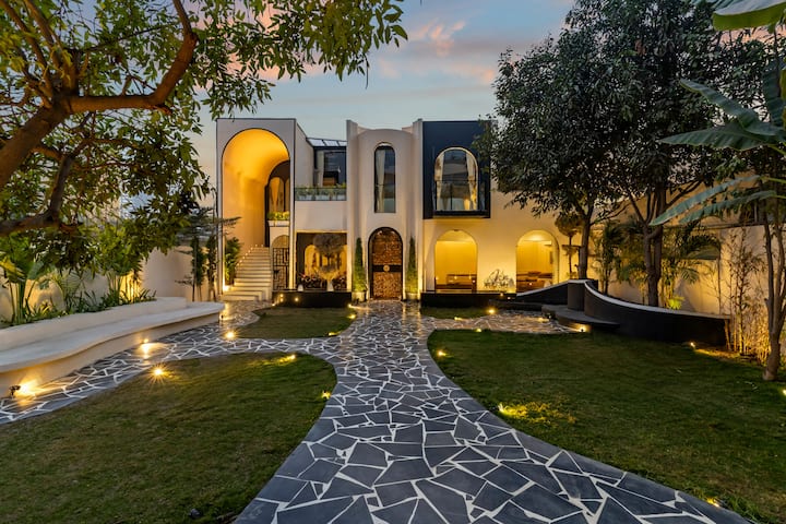 Saratoga : Noida's First 3bhk Boutique Farm/villa - Noida