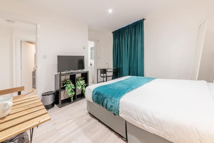 Central - Stay 2 - Paid Parking - Near Transport - Maidstone