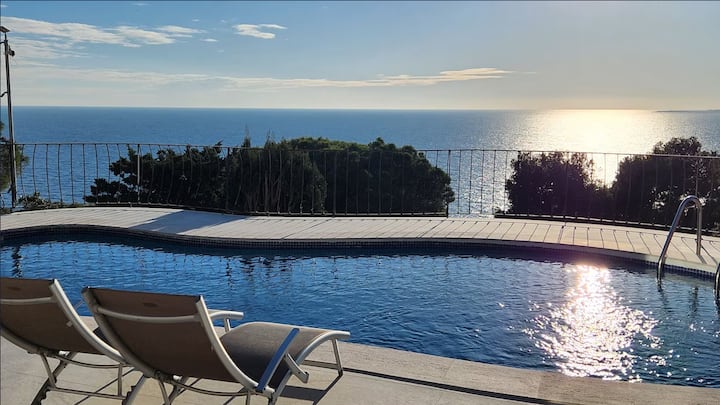 Beachfront Villa - Modern- Stunning Sea View, Pool - Lloret de Mar