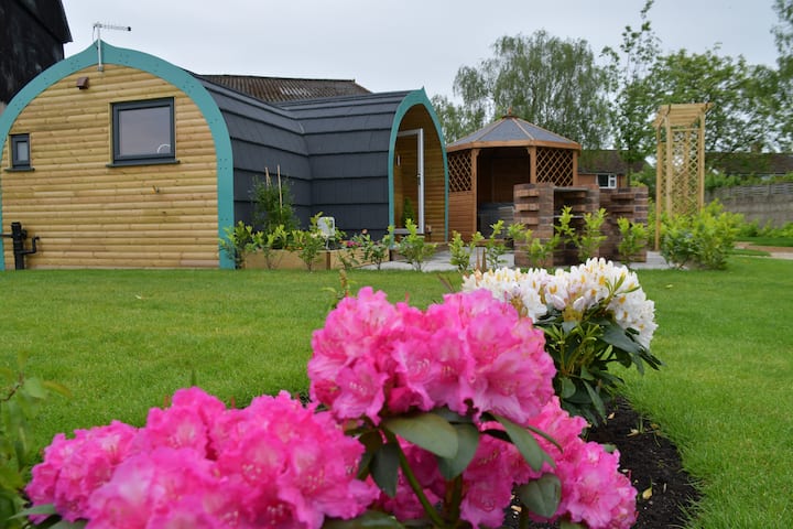 Deer, Luxury Glamping Pod With Hot Tub. - Pocklington