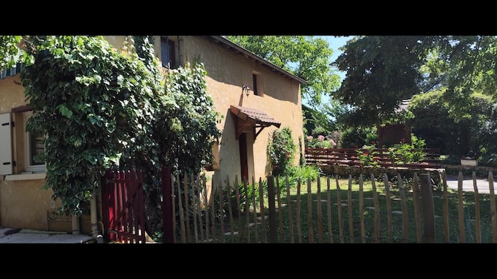 Gîte Les Iris 
Cadre  Paisible Et Dordogne Et Lot - Gourdon