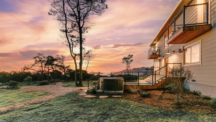 Ocean-view Haven W/ Sauna, Hot Tub + Fire Pit! - Gualala, CA
