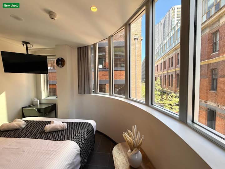 2 Min Walk To Central | Modern 1br | 7 Nights + - Moore Park