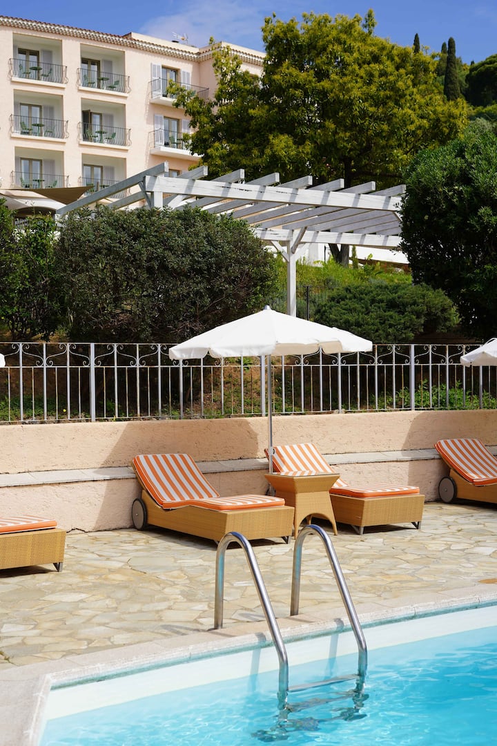 En Bord De Mer ! Balcon Privé Avec Vue Sur Le Parc - Cavalaire-sur-Mer