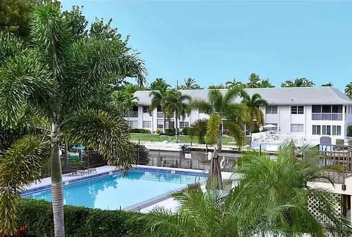 Canal Front Pool Home With Friendly Neighbors - ネープルズ, FL