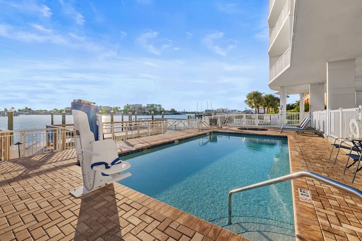 2br Bayfront Suite W/ Intracoastal View + Pools - Treasure Island, FL