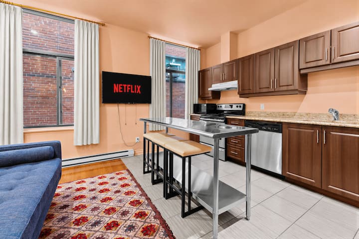 Nova - 2br Boutique Suite On Boul St-laurent - Laval