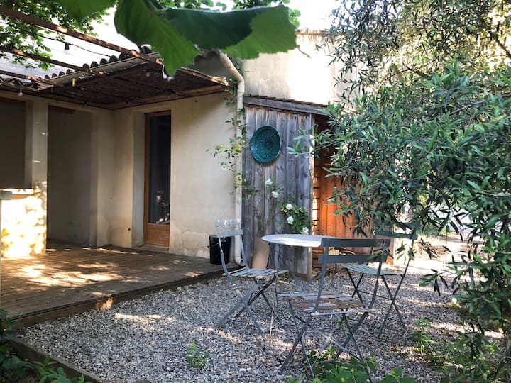 Logement Indépendant Avec Petit Extérieur Arboré - Rognes
