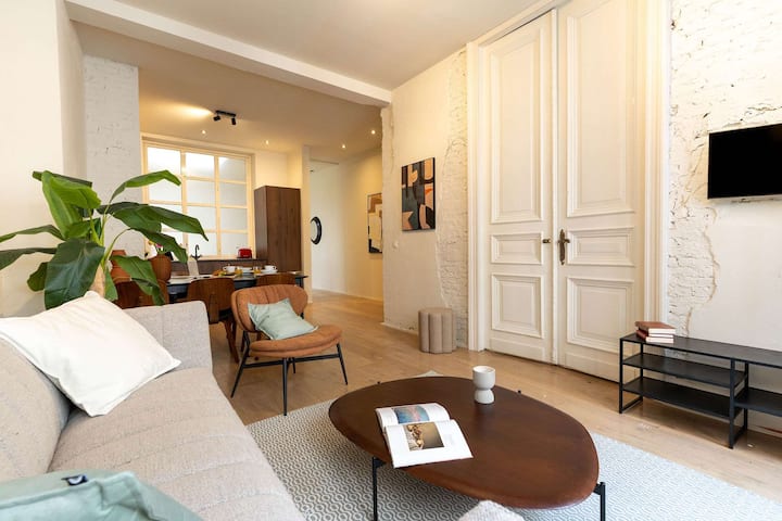 Characterful Antwerp Apartment For 4 Guests - Antwerp, Belgium