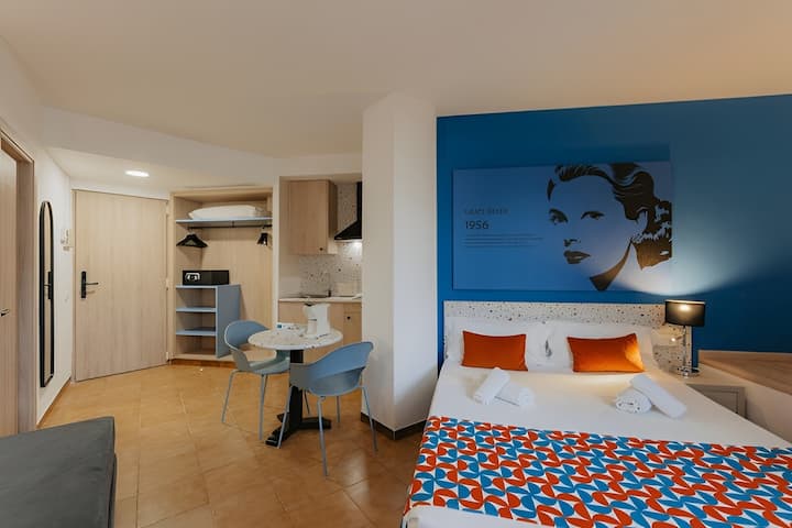 Studio With Rooftop Pool Access And Castle Views - Palma