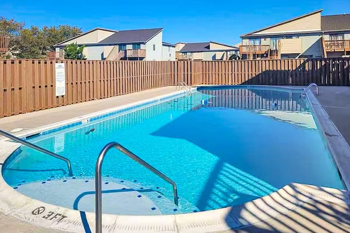 Walk To Beach: Ocean City Condo W/ Private Patio - Ocean City, MD