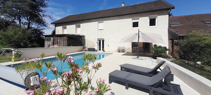 Grand Gîte Familial Avec Piscine Privée - Jura