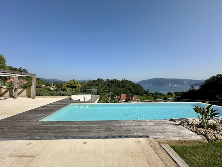 Lujo En La Ría De Vigo - Marín