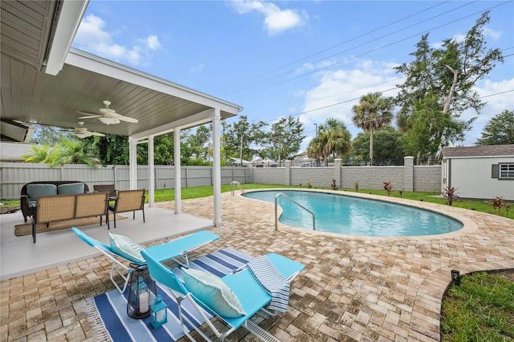 Ocean Wave Winter Park Pool Home! - Maitland, FL