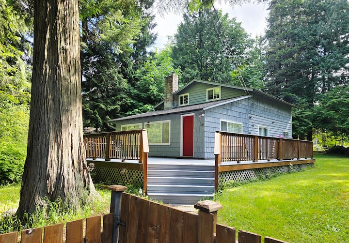 Charming Farmhouse Cottage - Point Roberts, WA