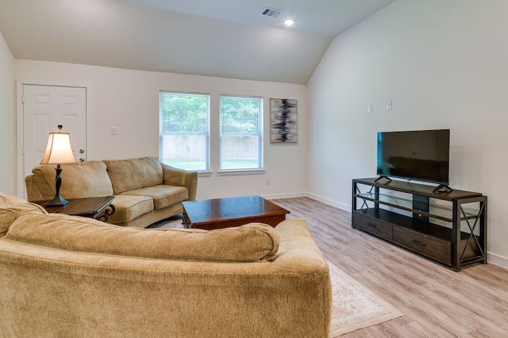 Piney Woods Escape! Magnolia Home W/ Lake Access - Magnolia, TX