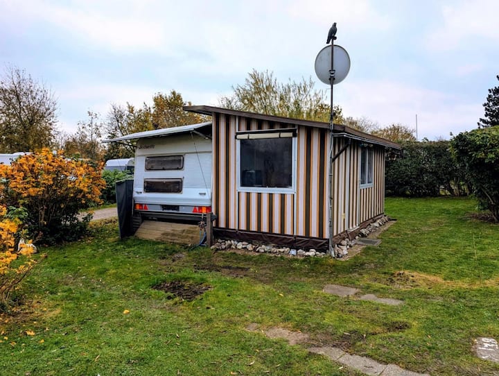 Wohnwagen Mit Feststehendem Vorzelt - Fehmarn