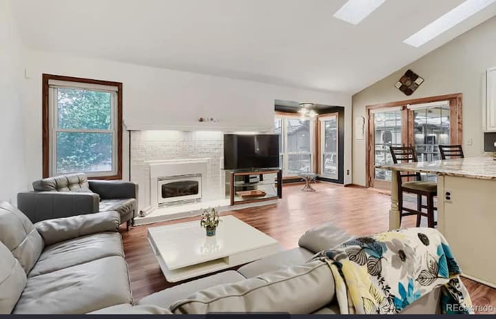 Cazebo With Hot Tub, 6 Rooms, Parking, Central - Highlands Ranch, CO