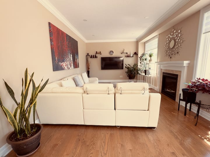 Beautifully Designed Executive Home In Ottawa - Kanata
